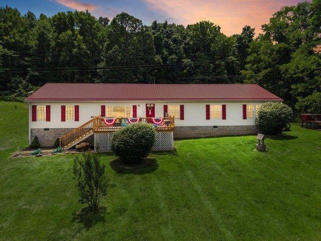 879 Cross Ave, Pearisburg, VA 24134
