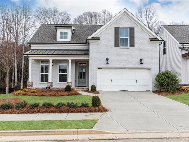 879 Eastman Ct, Hoschton, GA 30548