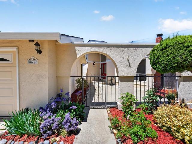 879 El Rio Drive