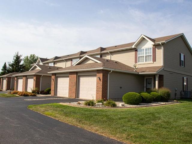 879 Flagstone Dr, Dyer, IN 46311