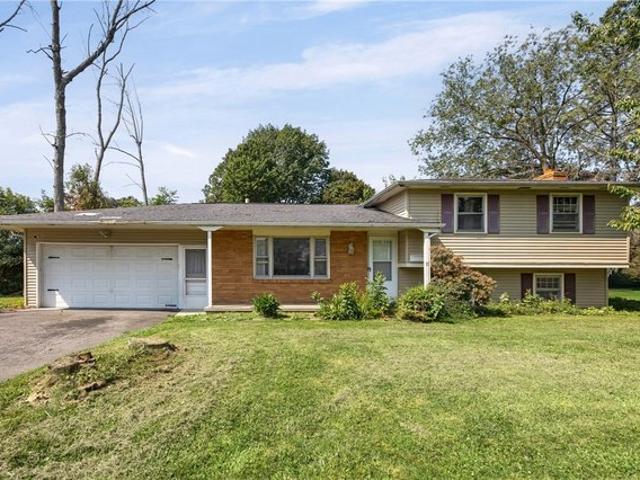 879 Maiden Aka 11 Black Walnut Dr Ln, Rochester, NY 14615