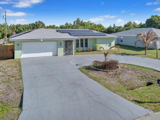 879 SE Carnival Ave, Port Saint Lucie, FL 34983