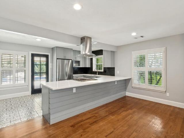 879 Peavy Road