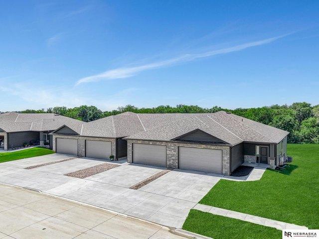 8805 Bristlecone Dr, Lincoln, NE 68526