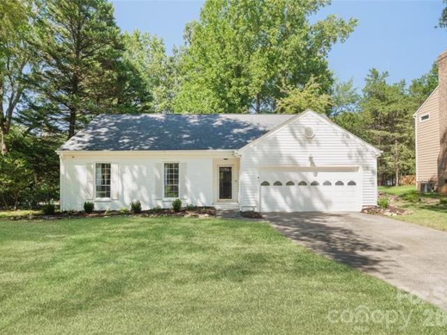 8805 Golf Ridge Dr, Charlotte, NC 28277