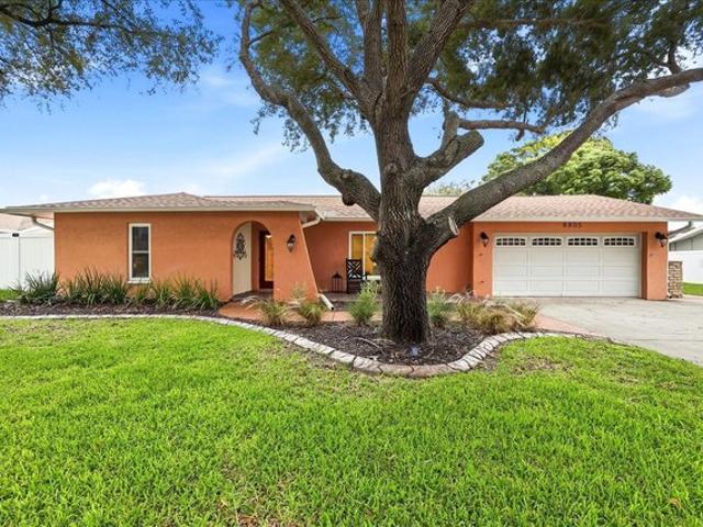 8805 Kenwood Rd, Seminole, FL 33777