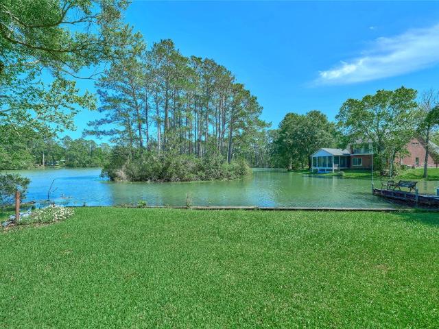 8805 Lakeshore Drive
