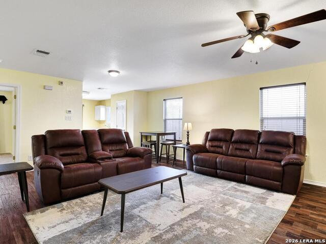 8806 Mission Top