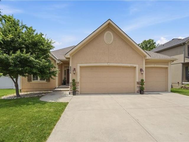 8806 N Norton Ave, Kansas City, MO 64156