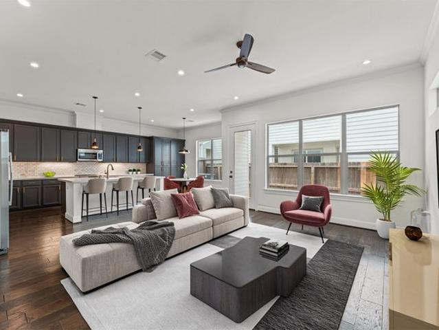 8806 Hollywood Garden Ln, Houston, TX 77080