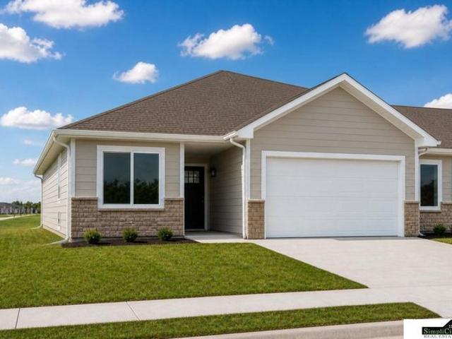 8806 Lady Bug Ln, Lincoln, NE 68526