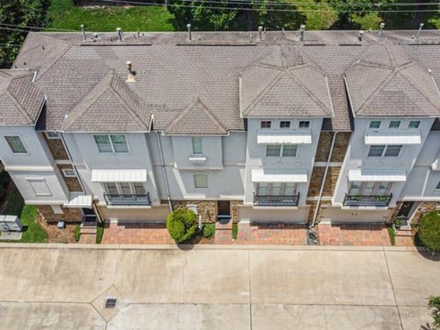 8806 Lakeshore Bend Dr, Houston, TX 77080