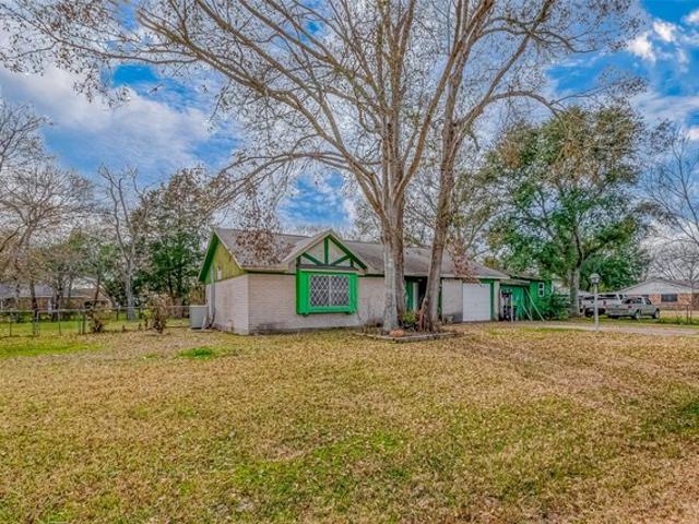 8806 Union St, Needville, TX 77461