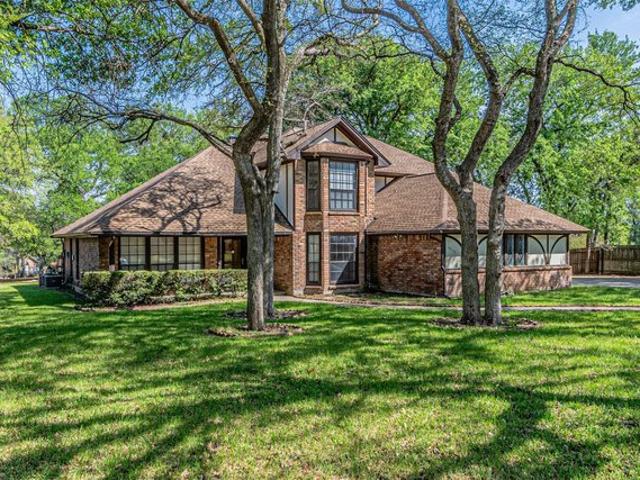 8808 Sylvan Ct, Fort Worth, TX 76120