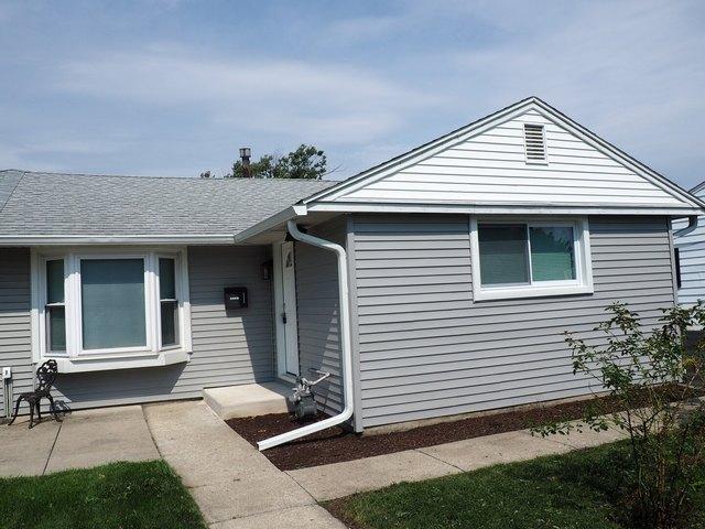 8808 S Corcoran Rd, Hometown, IL 60456