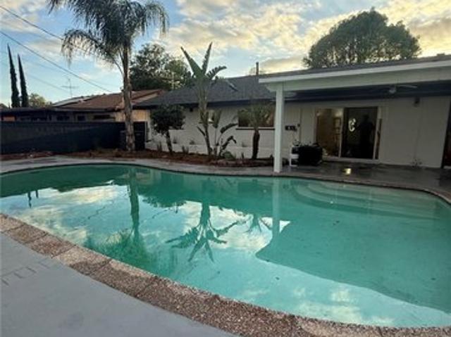 8800 Comanche Ave, Winnetka, CA 91306