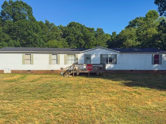 8800 Spring Meadow Dr, Hickory, NC 28601