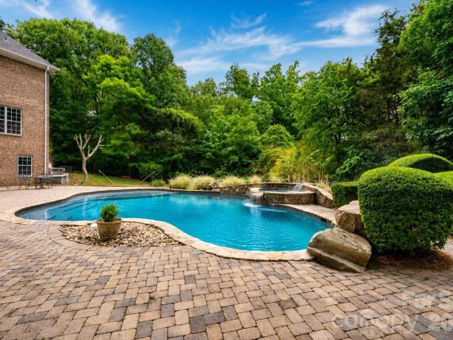 8801 Nellie Lane