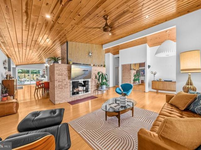8801 Camden St, Alexandria, VA 22308