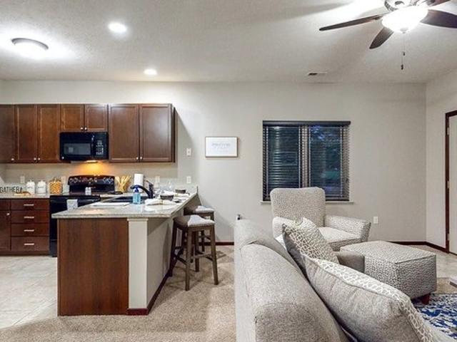 8801 Executive Woods Dr, Lincoln, NE 68512
