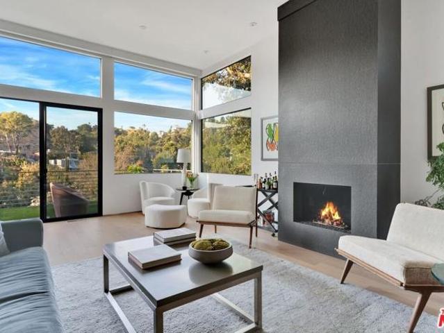 8801 Hollywood Hills Rd, Los Angeles, CA 90046