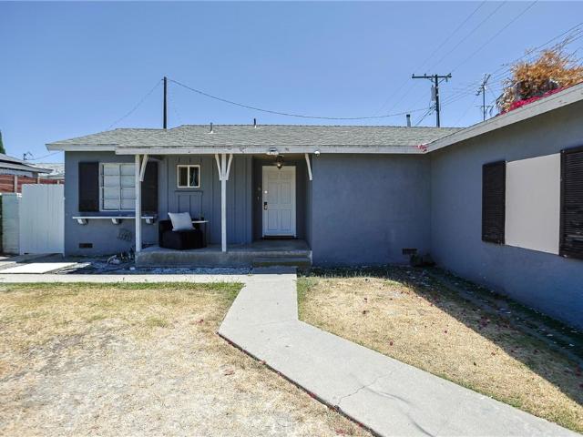 8802 Lampson Ave