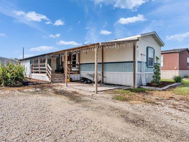 8802 Los Robles Ave, Alvin, TX 77511