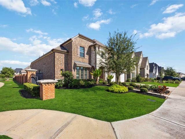 8803 Autumn Pine Drive