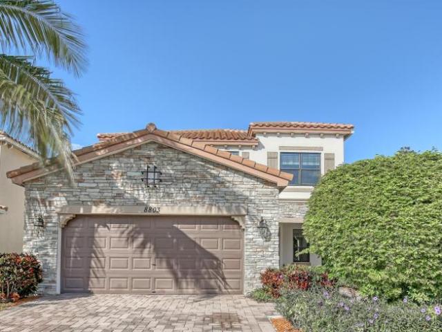 8803 Willow Cove Ln, Lake Worth, FL 33467