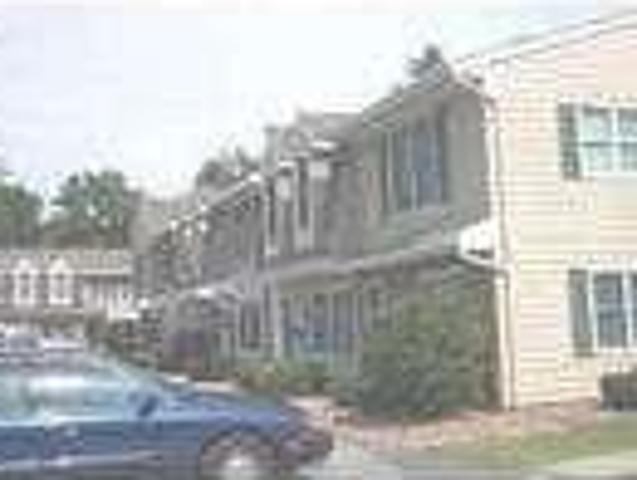 $880 / 2br Comfortable & Efficient 2 bdrm Townhome Incl