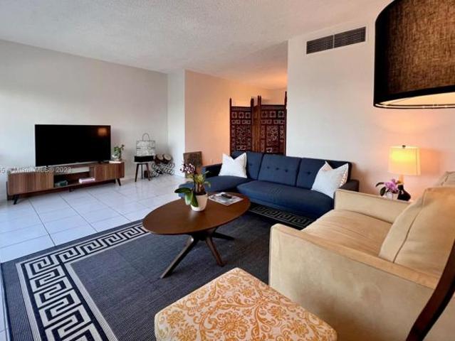 880 69th St NE #5N, Miami, FL 33138