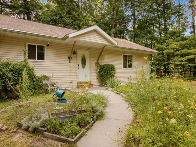 880 Cedar Trl, Interlochen, MI 49643
