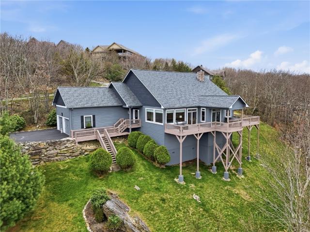 880 Algonquin Drive