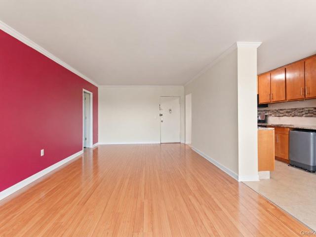 880 Boynton Avenue 4L