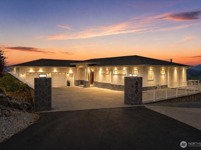 880 Bella Vista Lane