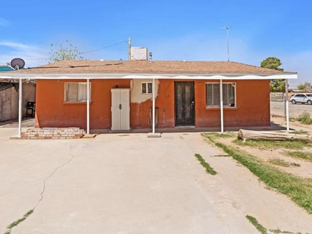 880 Delhi Dr, Socorro, TX 79927