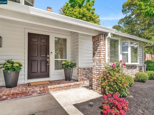 880 El Capitan Dr