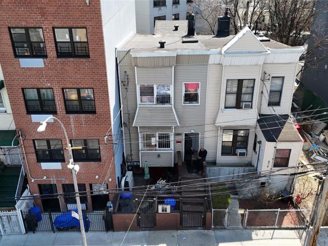880 Home Street