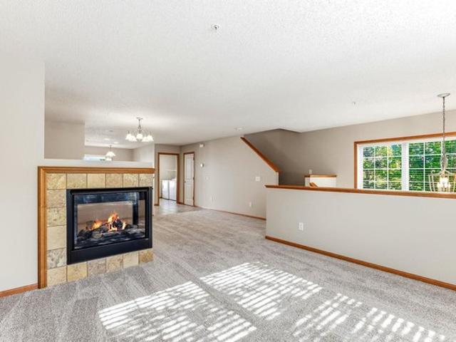 880 Ledgestone Dr, Mahtomedi, MN 55115