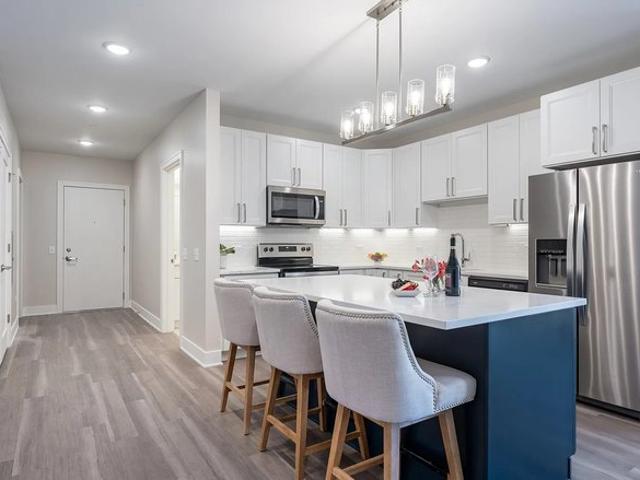 880 Lee St, Des Plaines, IL 60016