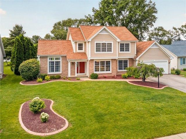 880 Macintosh Dr, Rochester, NY 14626