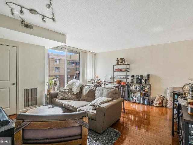 880 N Pollard Street # 904