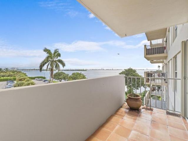 880 NE 69th St #4Q, Miami, FL 33138