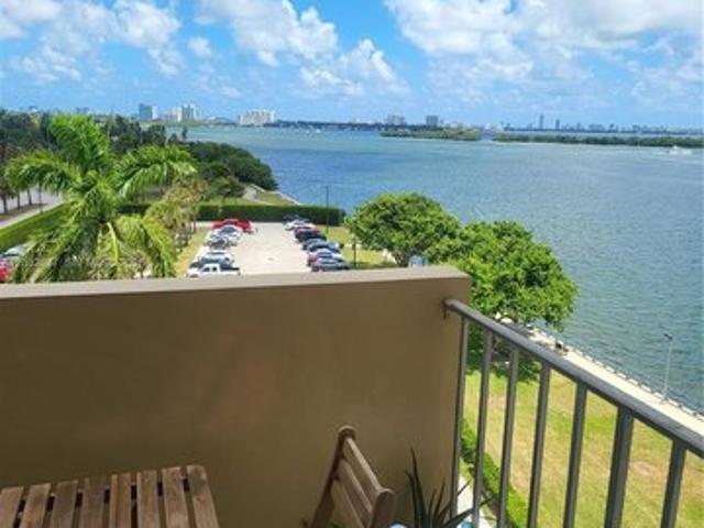 880 NE 69th St Apt 6R, Miami, FL 33138