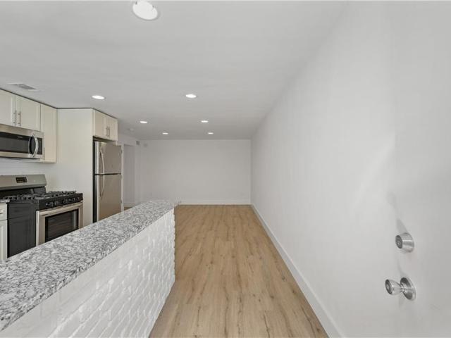 880 Saint Charles Avenue NE 10