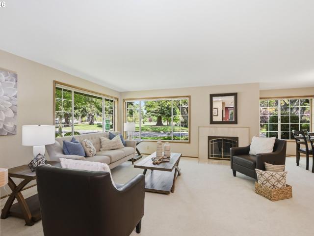 880 Spyglass DR