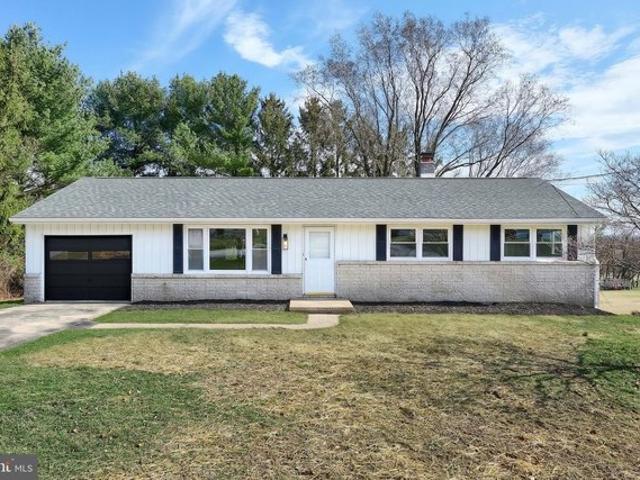 880 Springvale Rd, Red Lion, PA 17356