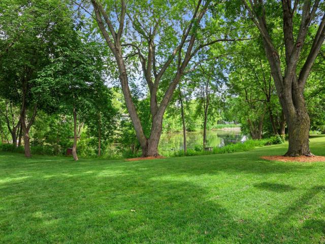 880 Pearl View Drive