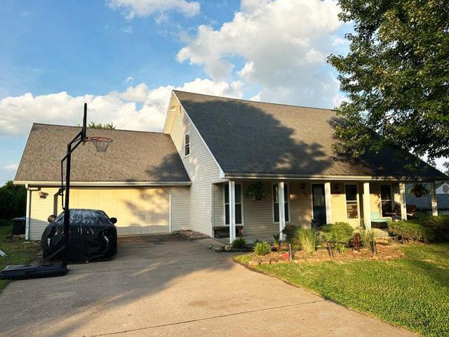 880 Redel Pl, Bolivar, MO 65613