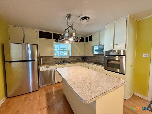 880 W Merriweather St, New Braunfels, TX 78130 | MLS #598898